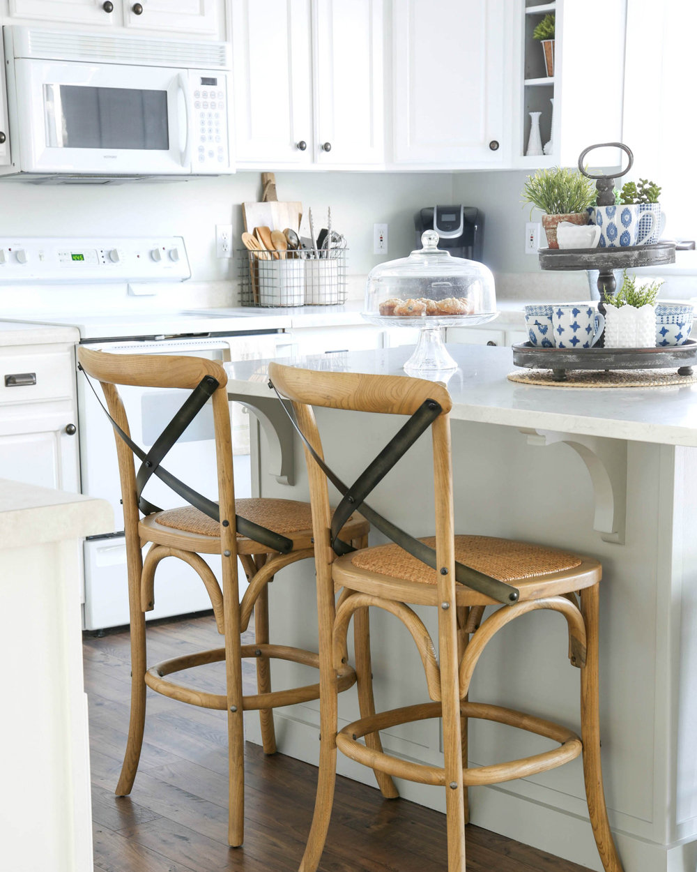Before & After: A Bland Kitchen Gets a Farmhouse Pick-Me-Up | Wayfair